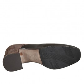 Scarpa stringata derby da donna in camoscio taupe e pelle marrone tacco 6
